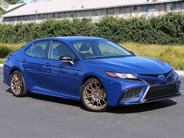 2024 Toyota Camry Hybrid SE Nightshade Edition Prices and Cost to Own | Kelley Blue Book